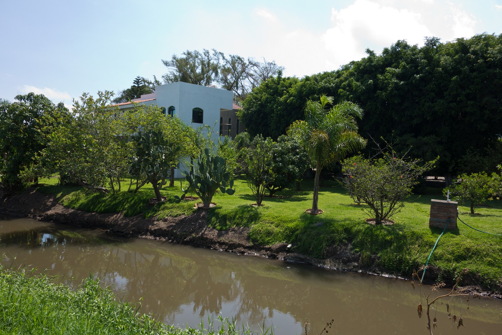 ""El Refugio" House - Outside